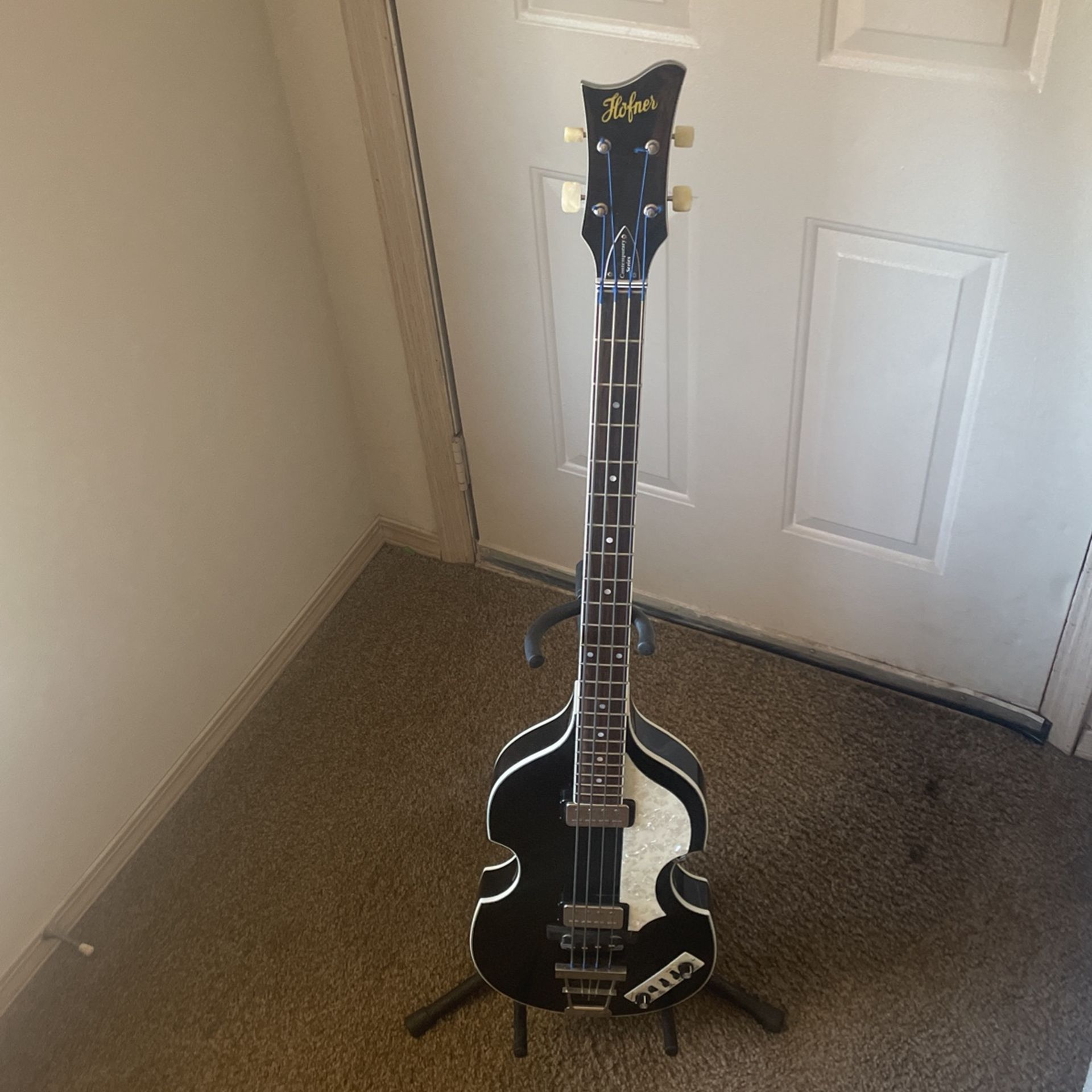 Black Hofner Bass Contemporary Series for Sale in Moore, OK - OfferUp