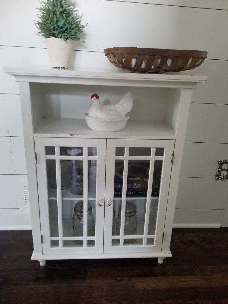 White Shabby Chic Storage Cabinet for Sale in Central Park, WA - OfferUp