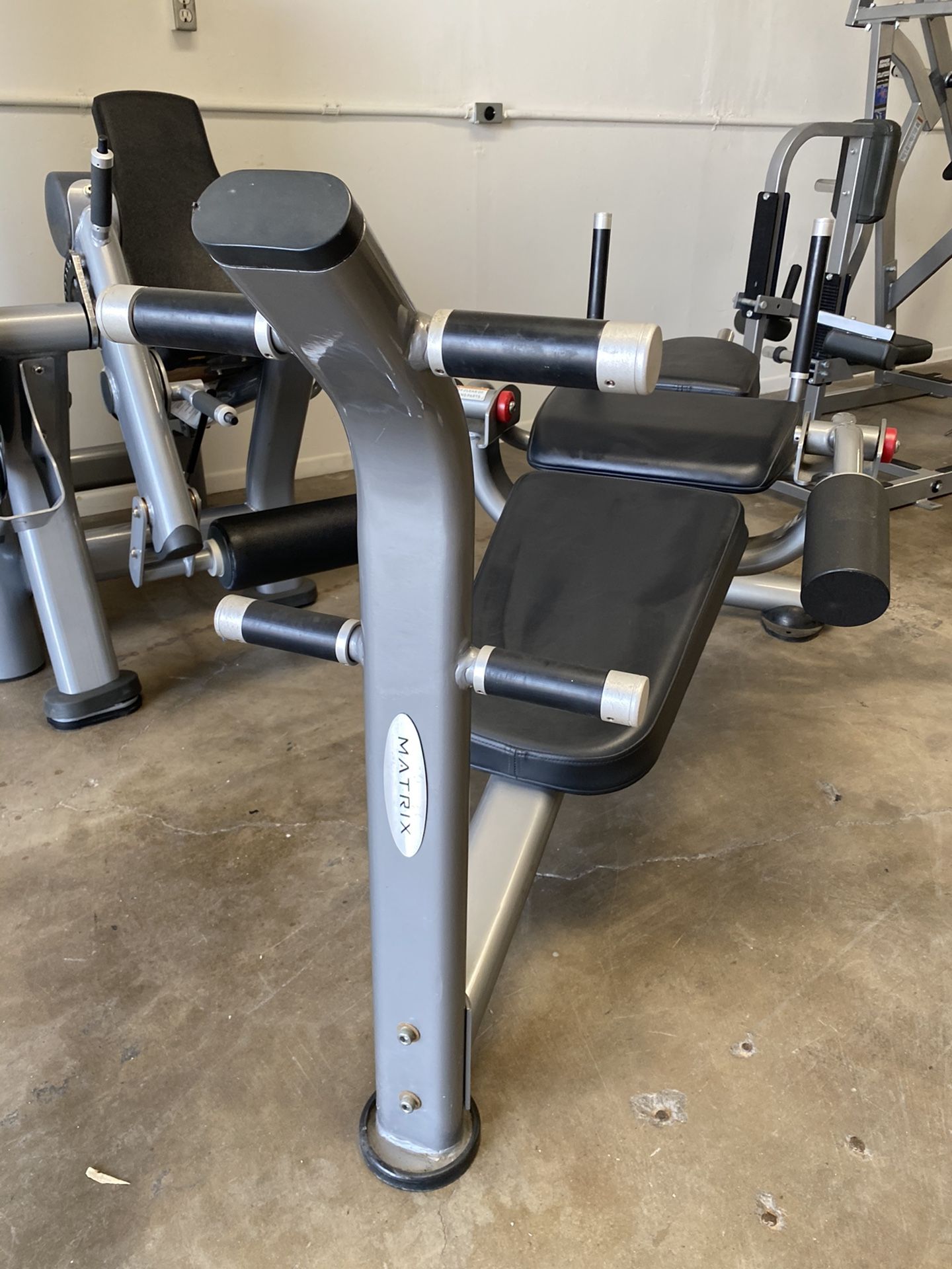 Cybex ab bench. Plates loaded, commercial abdominal machine for Sale in ...
