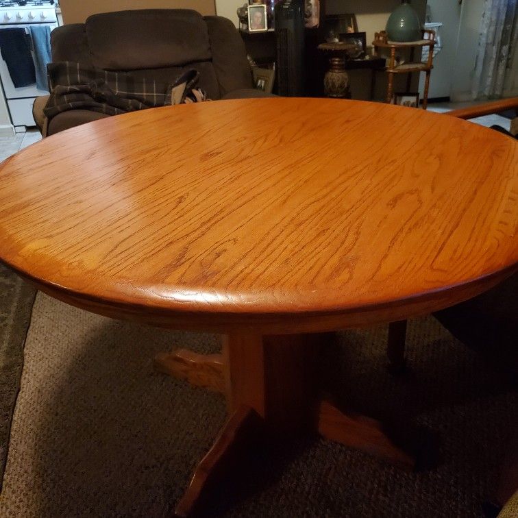 Beautiful ROUND Oak Table for Sale in Modesto, CA - OfferUp