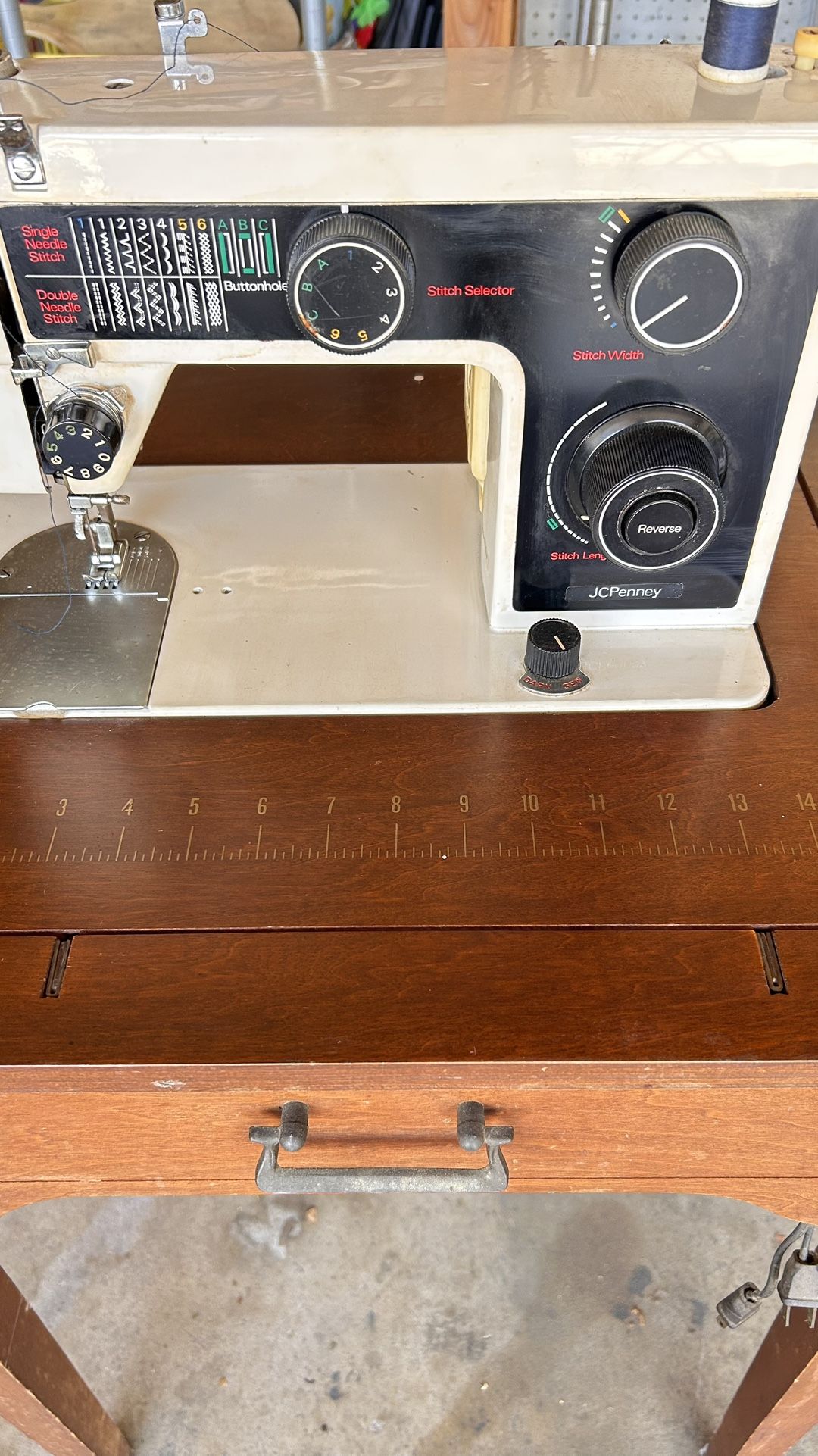 Singer Sewing Machine/table for Sale in Anaheim, CA - OfferUp