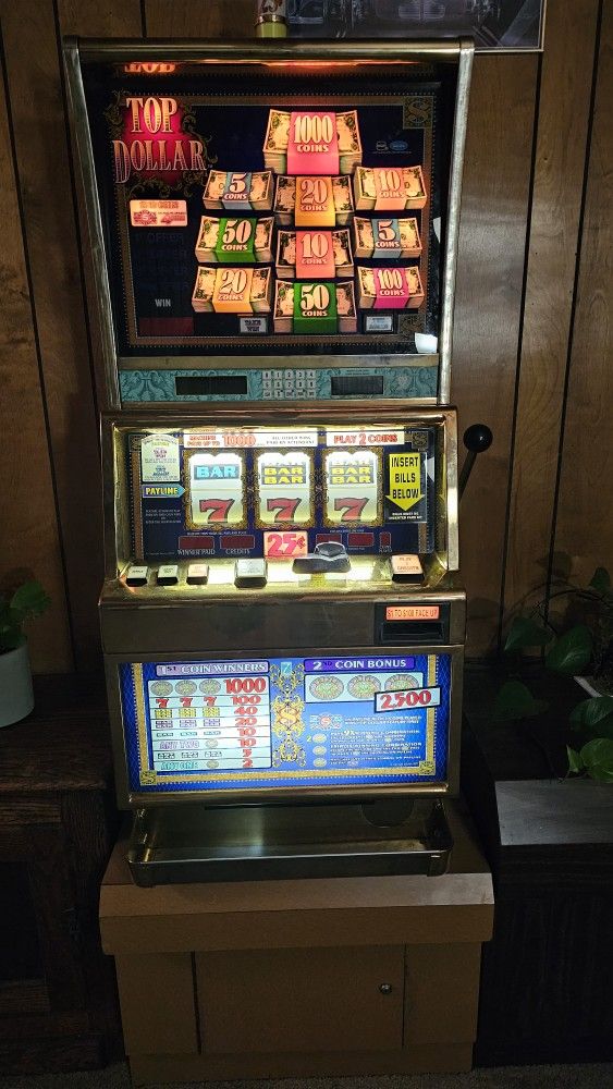 IGT SLOT MACHINE (TOP DOLLAR) for Sale in Lakewood, CA - OfferUp
