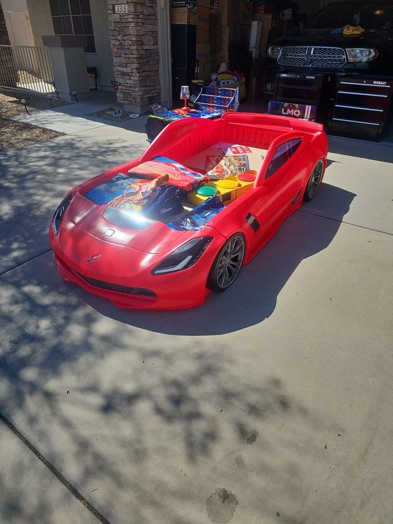 Corvette Car Bed/ Cars Bedroom Set for Sale in Tolleson, AZ - OfferUp
