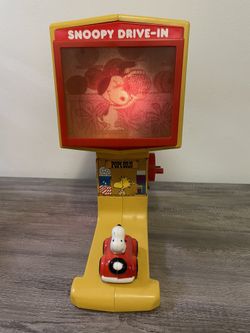 Vintage 1975 Kenner Snoopy Drive-In Movie Theater With 4 Cartridges ...