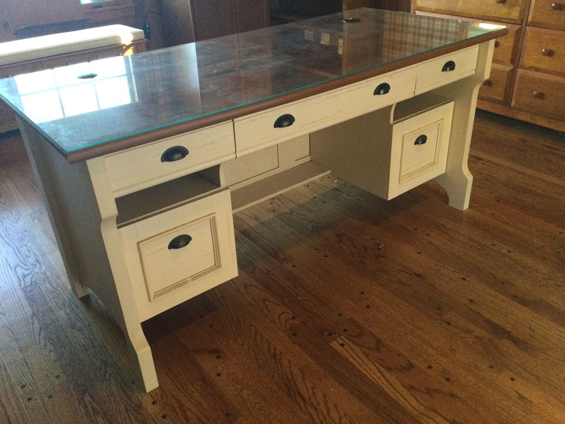 Distress Look Office Desk - $28! for Sale in La Mesa, CA - OfferUp