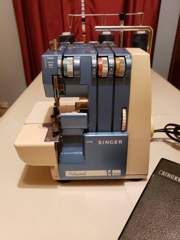 LIKE NEW SINGER 14U12 Professional Serger 4 u12 2-3-Thread Sewing ...