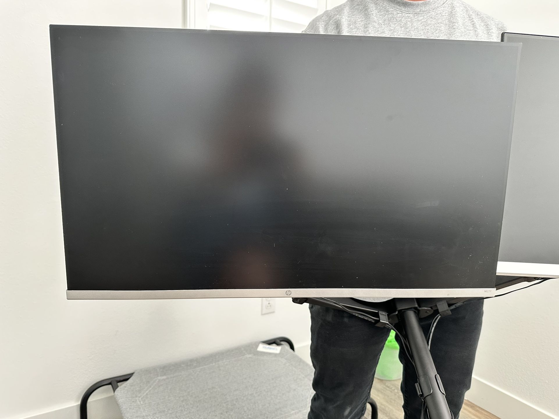 27 Inch HP Dual Monitor W/ Arm for Sale in Whittier, CA - OfferUp