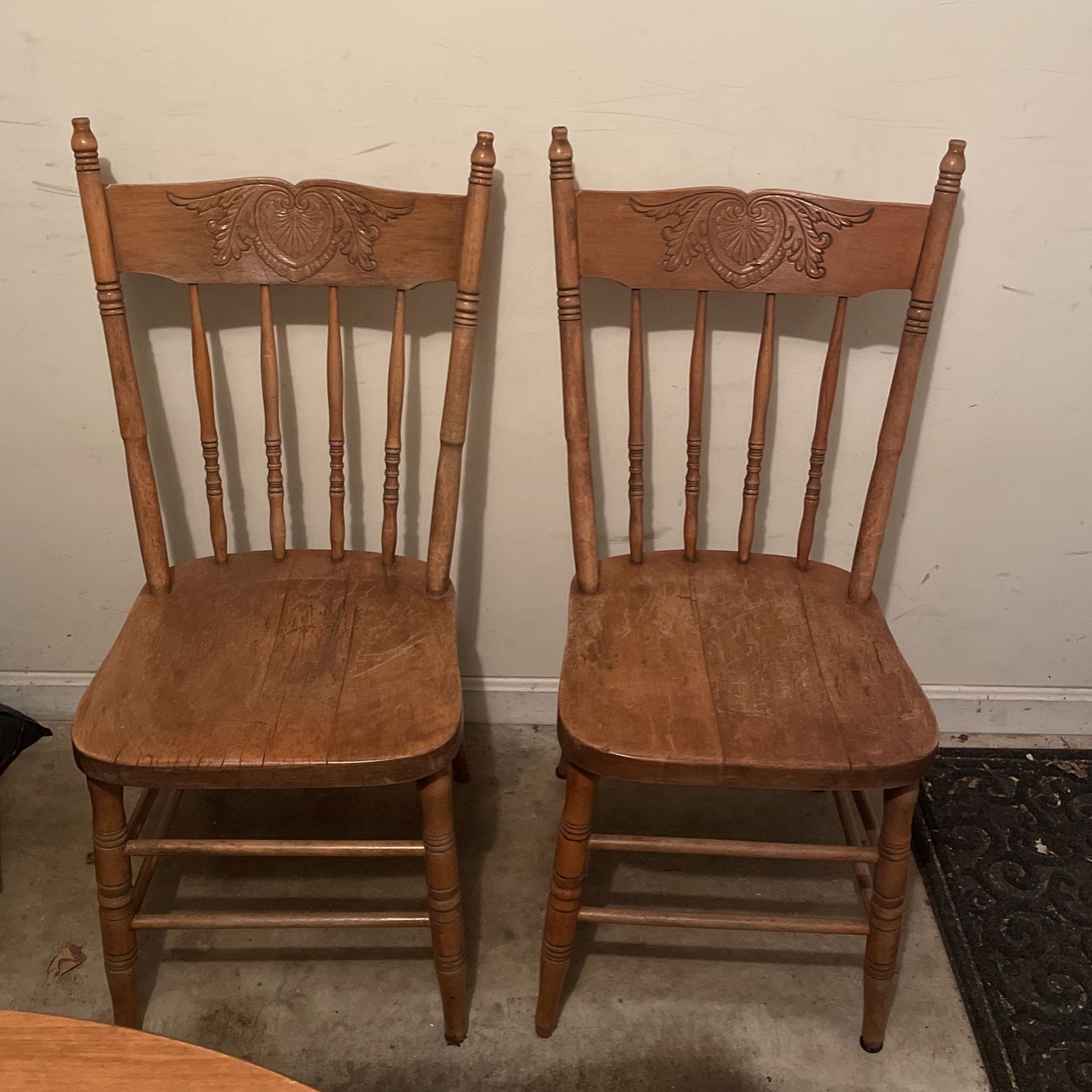 Round Table w/ 2 Chairs for Sale in Marietta, PA - OfferUp