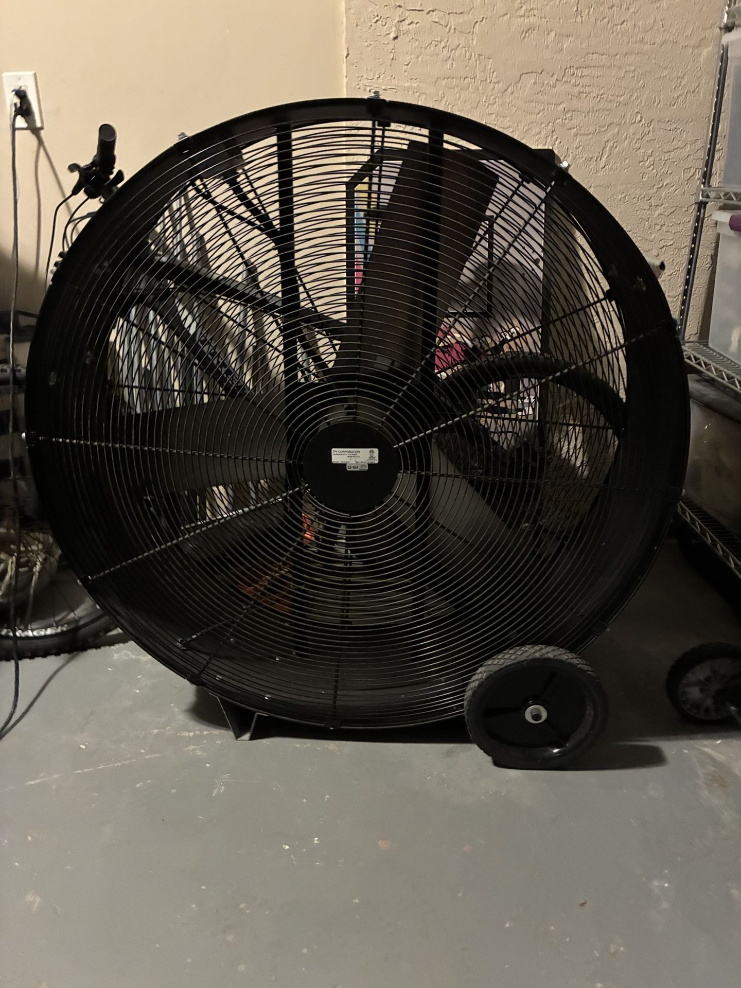 Uline Industrial Fan 42 Inches for Sale in Pembroke Pines, FL - OfferUp