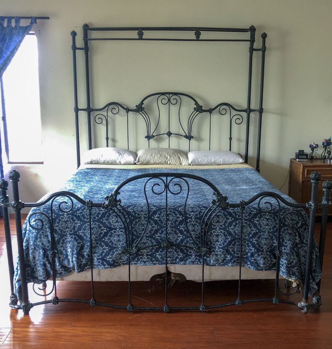 King Wesley Allen Wrought Iron Poster Bonnet Canopy Bed for Sale in ...