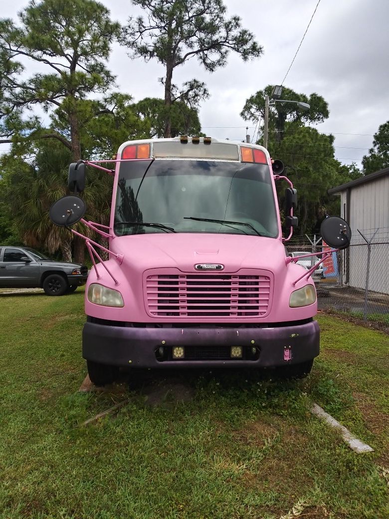 Pink bus for Sale in NEW PRT RCHY, FL - OfferUp