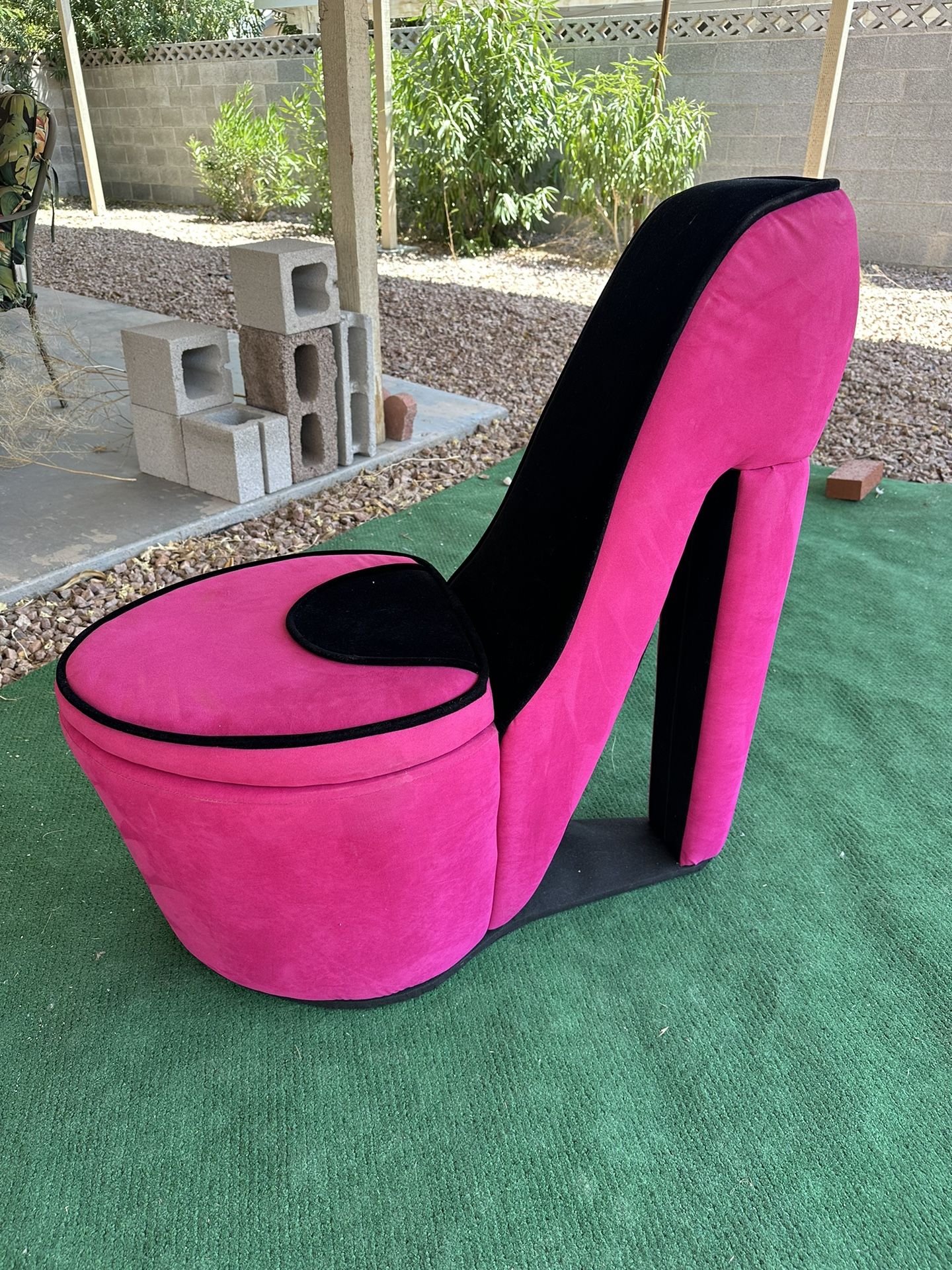 High Heel Chair for Sale in Las Vegas, NV - OfferUp