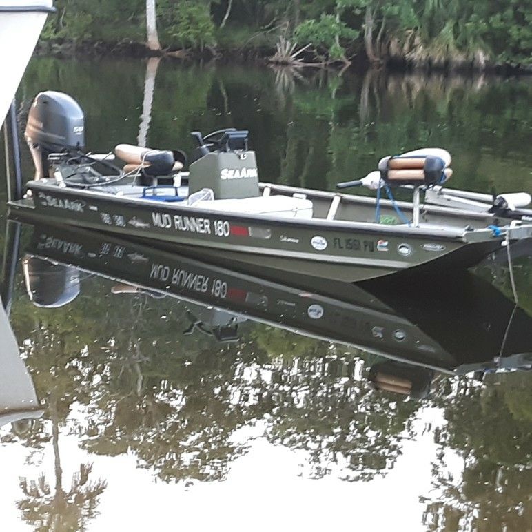 180 Muddrunner Seaark 18 Ft for Sale in Summerfield, FL - OfferUp