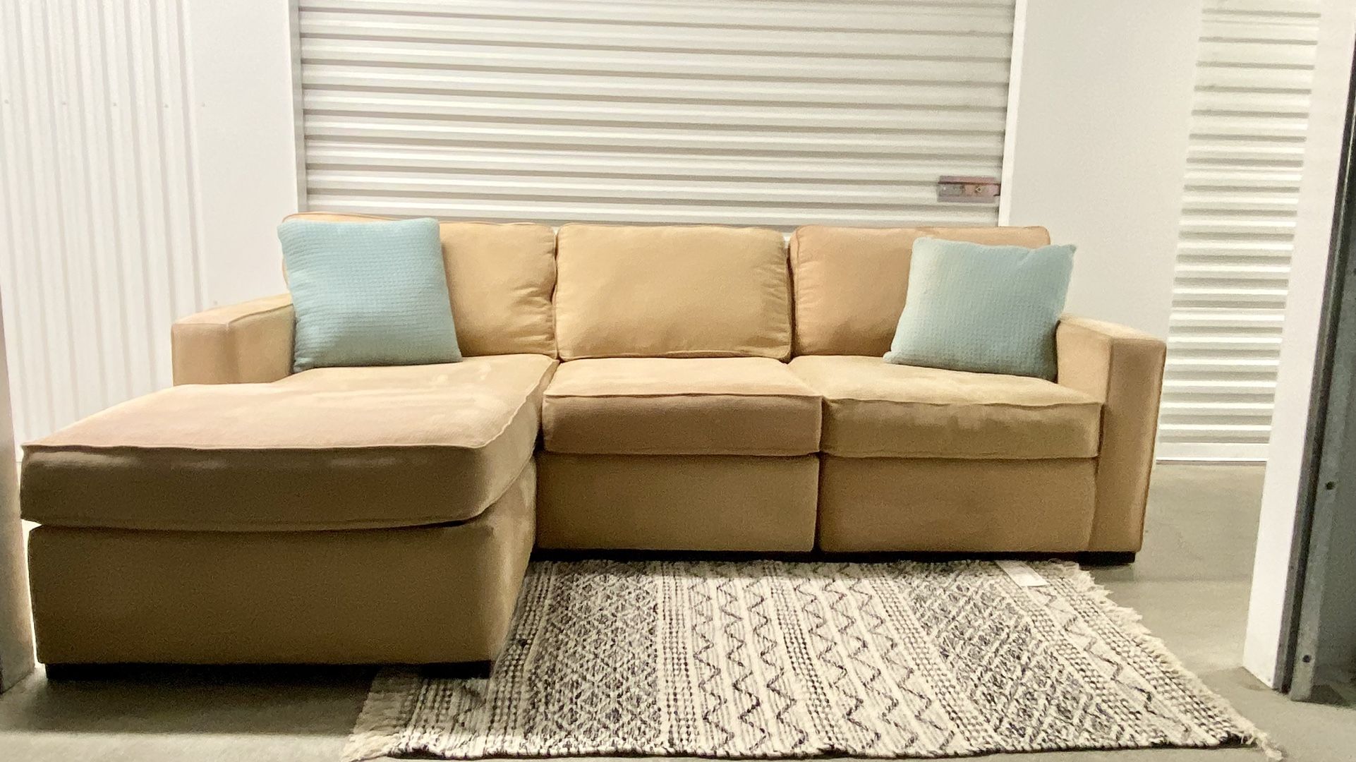 Johnathan Louis 3 Piece Modular Sectional for Sale in Seattle, WA - OfferUp
