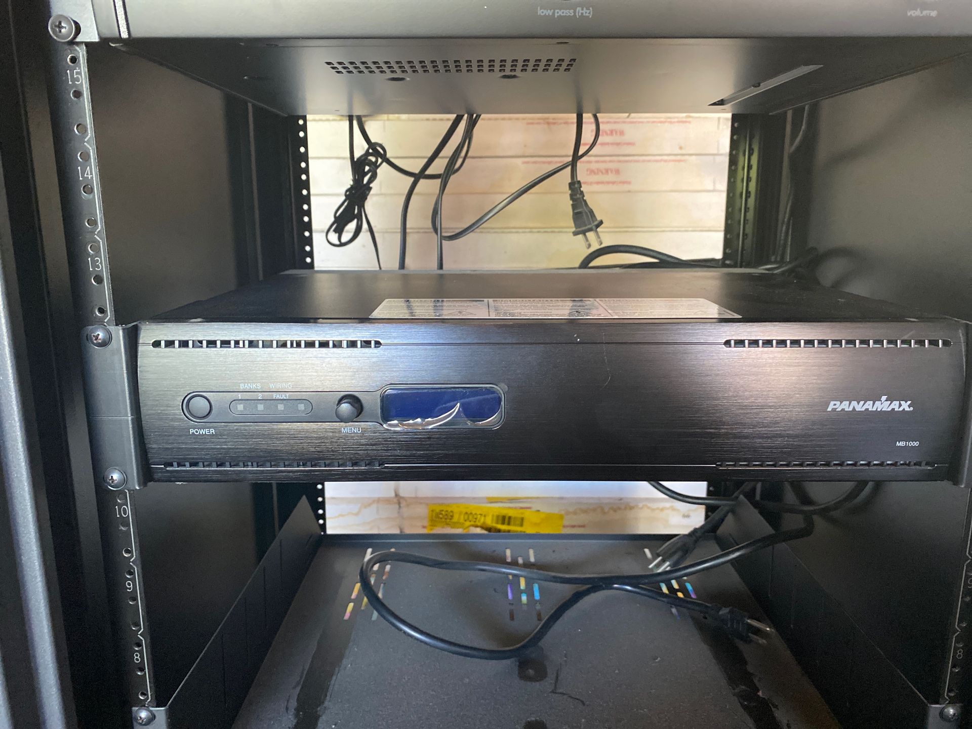 Panamax MB 1000 Battery Backup (audio) for Sale in Long Beach, CA - OfferUp