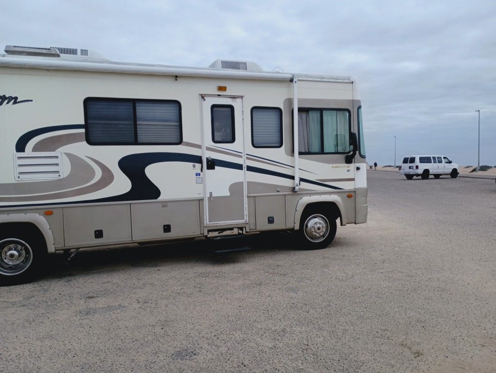2001 Fleetwood RV Storm for Sale in Orange, CA - OfferUp