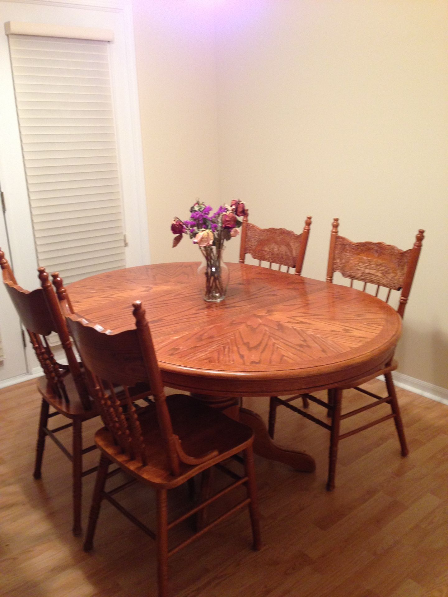 Solid Oak Wood Dining Kitchen Table for Sale in Northbrook, IL - OfferUp
