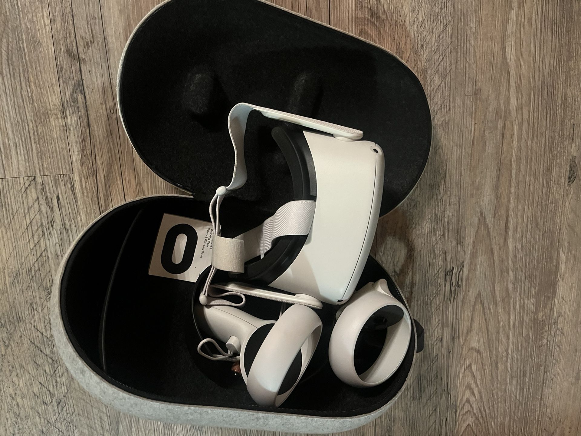 Oculus Rift Quest 2 VR Headset for Sale in Glendale, AZ - OfferUp
