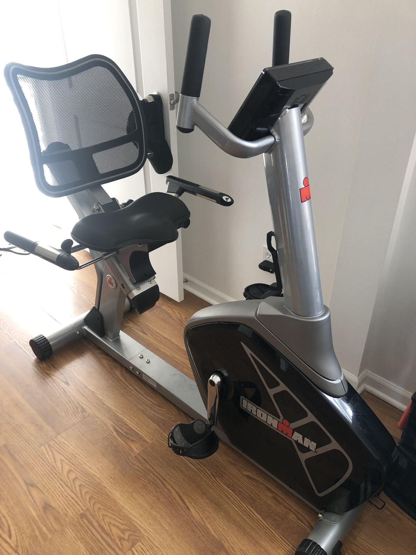 Ironman Stationary Upright Exercise Bike for Sale in Chicago, IL - OfferUp