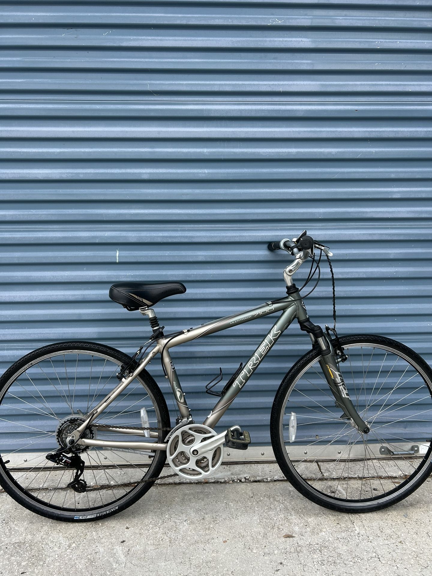 Trek 7100 Hybrid/Comfort Bike for Sale in Oviedo, FL - OfferUp