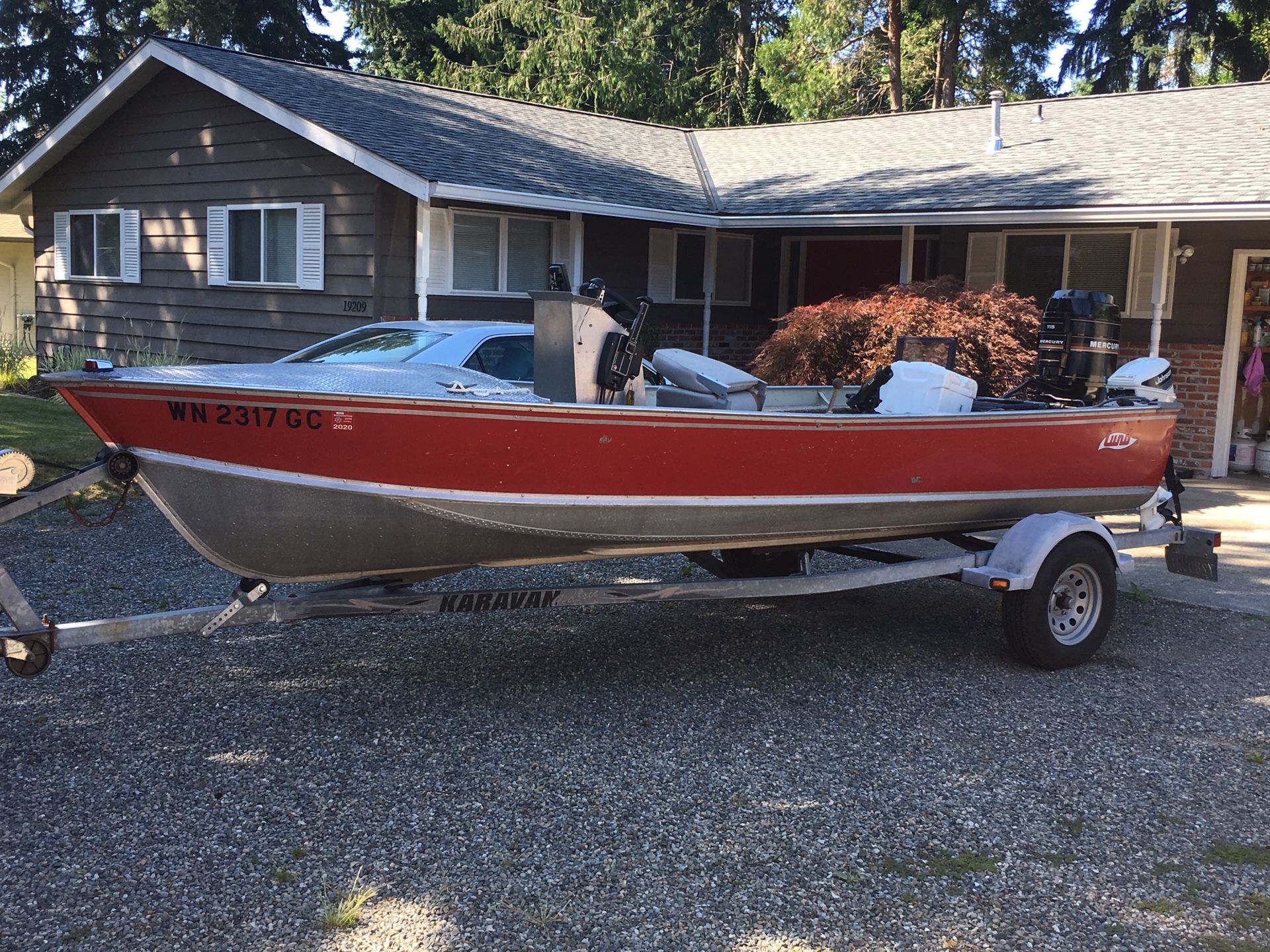 18’ Lund center console for Sale in Bonney Lake, WA - OfferUp