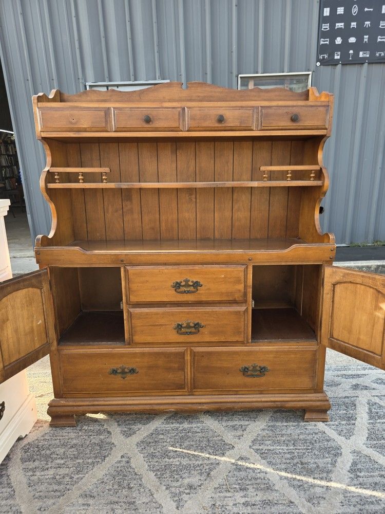 Early Colonial Maple Buffet With Tons Of Storage Space for Sale in San ...