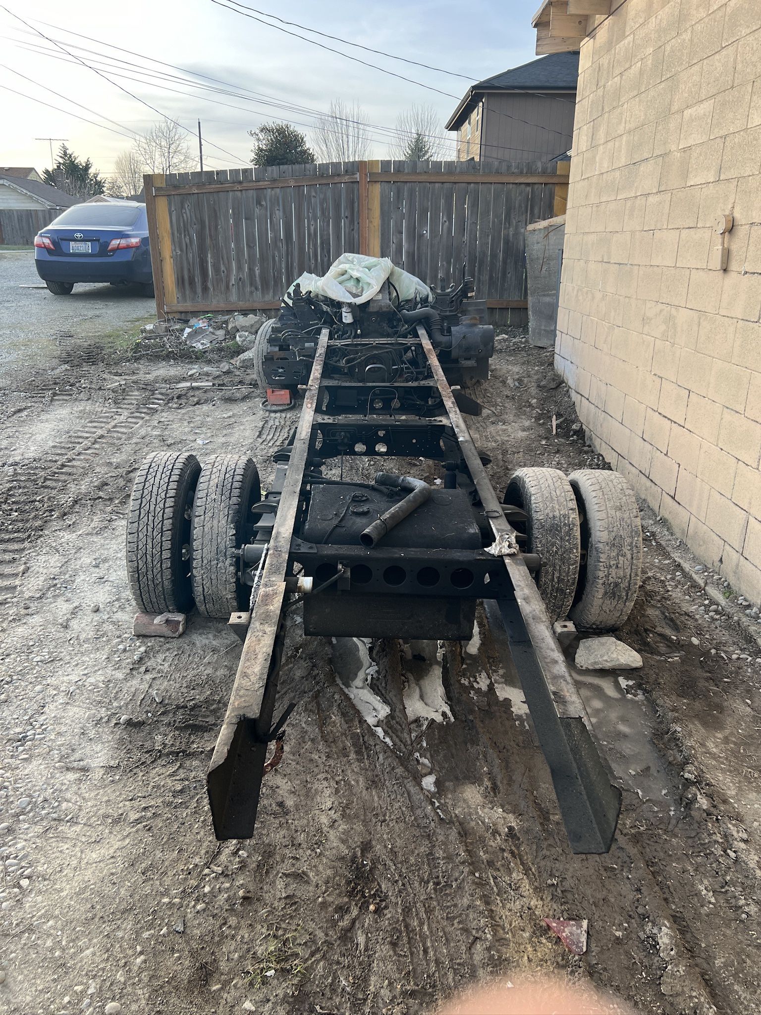 2005 Isuzu Box Truck Frame with 8.1 Ltr Diesel Engine, Rear End, Tires ...