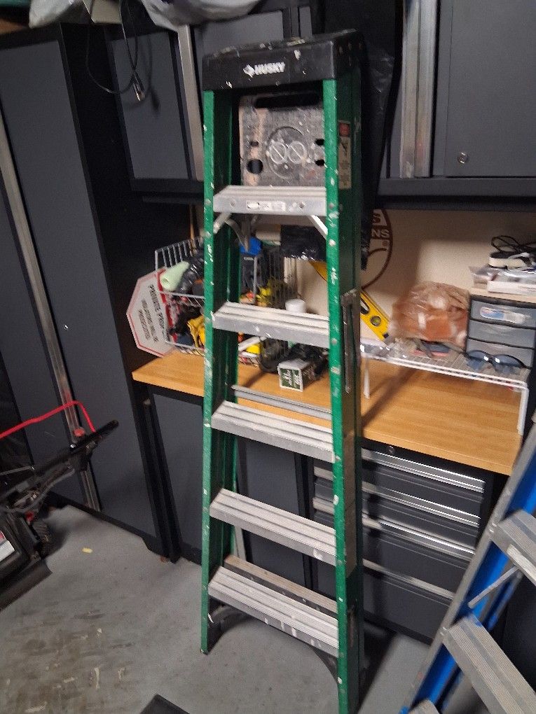 Husky 6ft Ladder for Sale in Fort Worth, TX - OfferUp