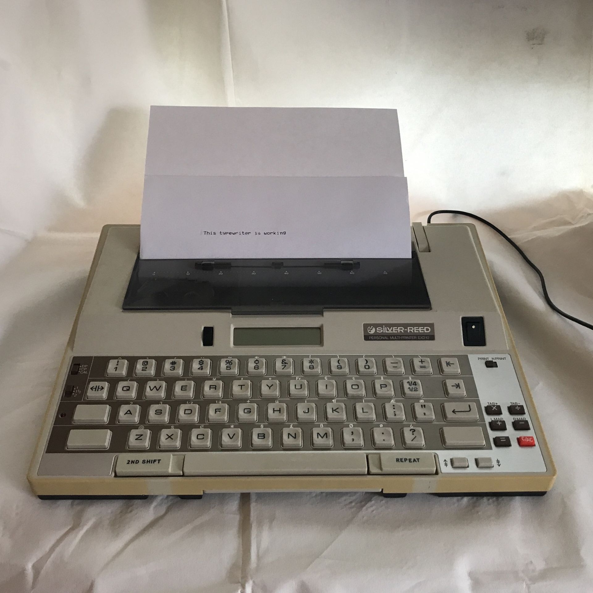 Vintage Silver EXD10 Battery/Electric Typewriter for Sale in Huntingtn ...