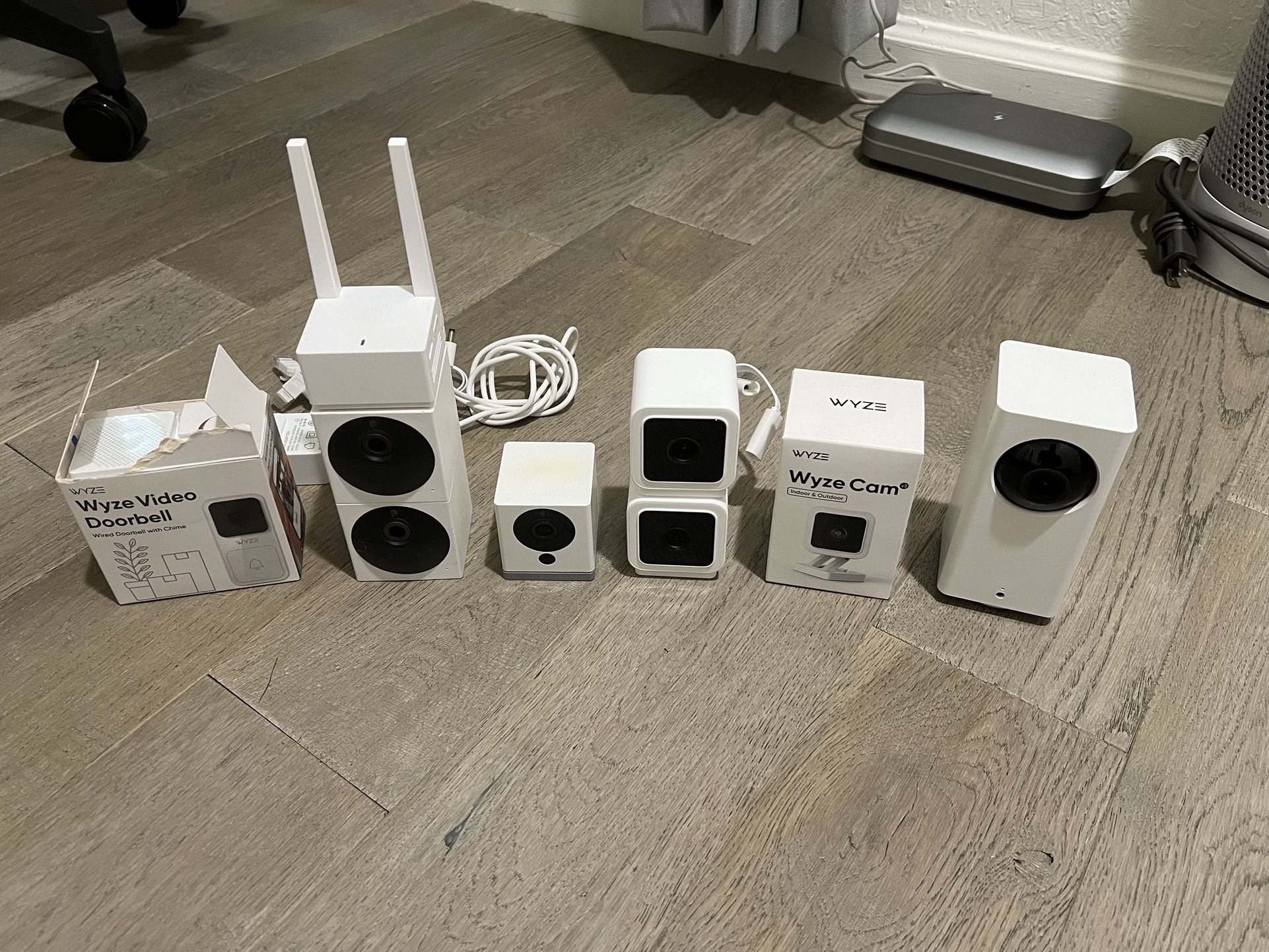 Lot of Wyze Cameras (and Doorbell) for Sale in Kirkland, WA - OfferUp
