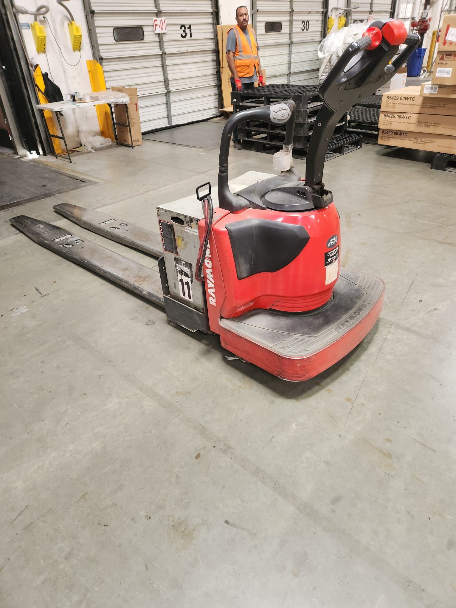 Raymond End Rider Pallet Jack 2017 for Sale in Ontario, CA - OfferUp