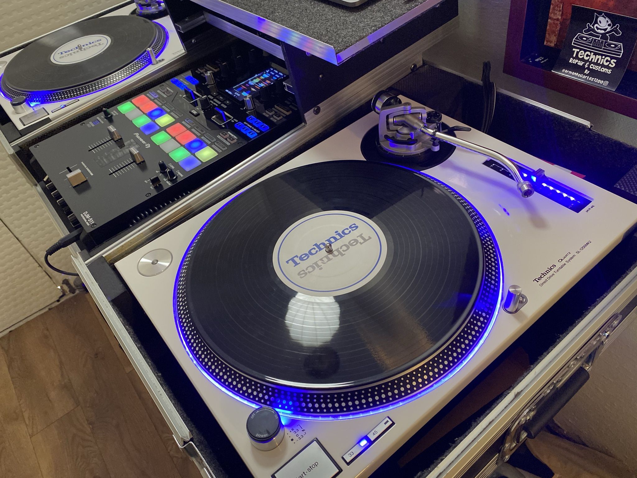 Technics Sl-1200mk2 Beautiful Gloss White Pro Dj turntables!!! for Sale ...