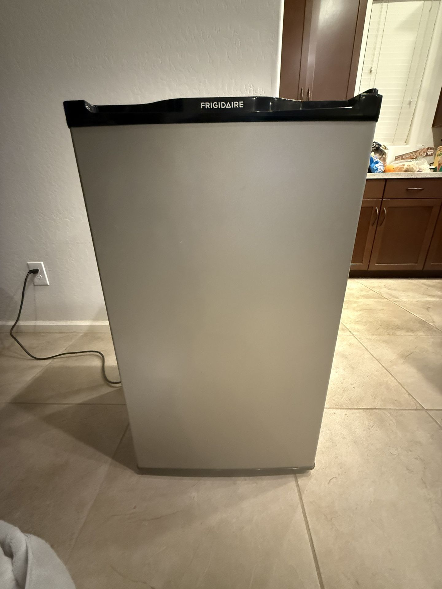Frigidaire Mini Fridge for Sale in Litchfield Park, AZ - OfferUp