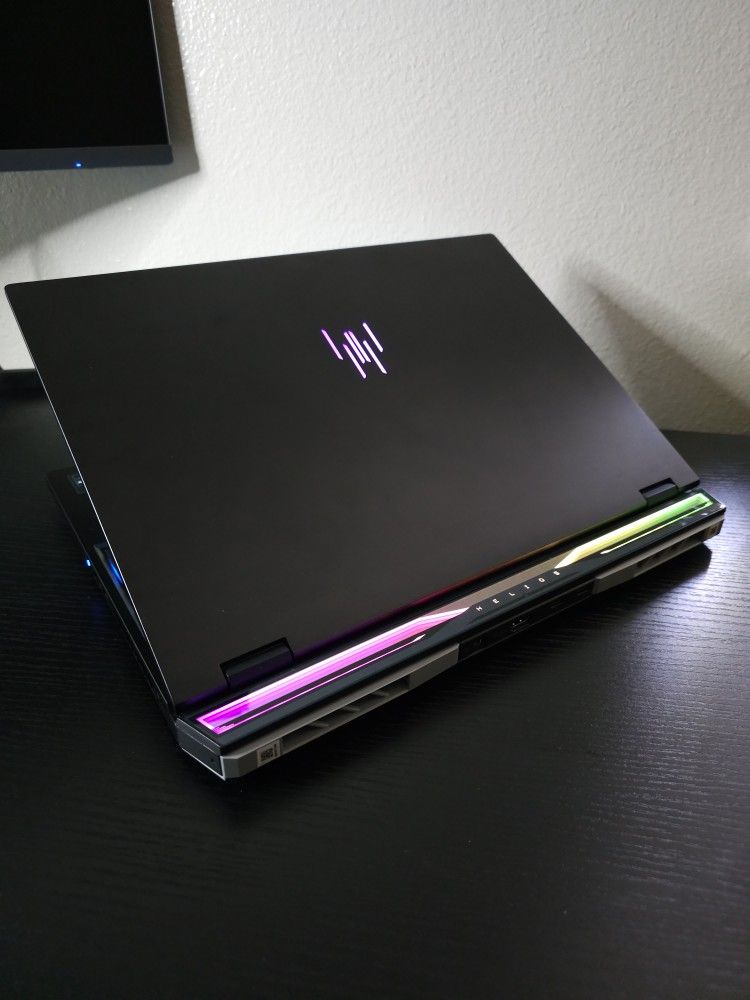 RTX 4070 / i7-14700HX / 32GB DDR5 / 1TB NVMe SSD - Acer Predator Helios ...