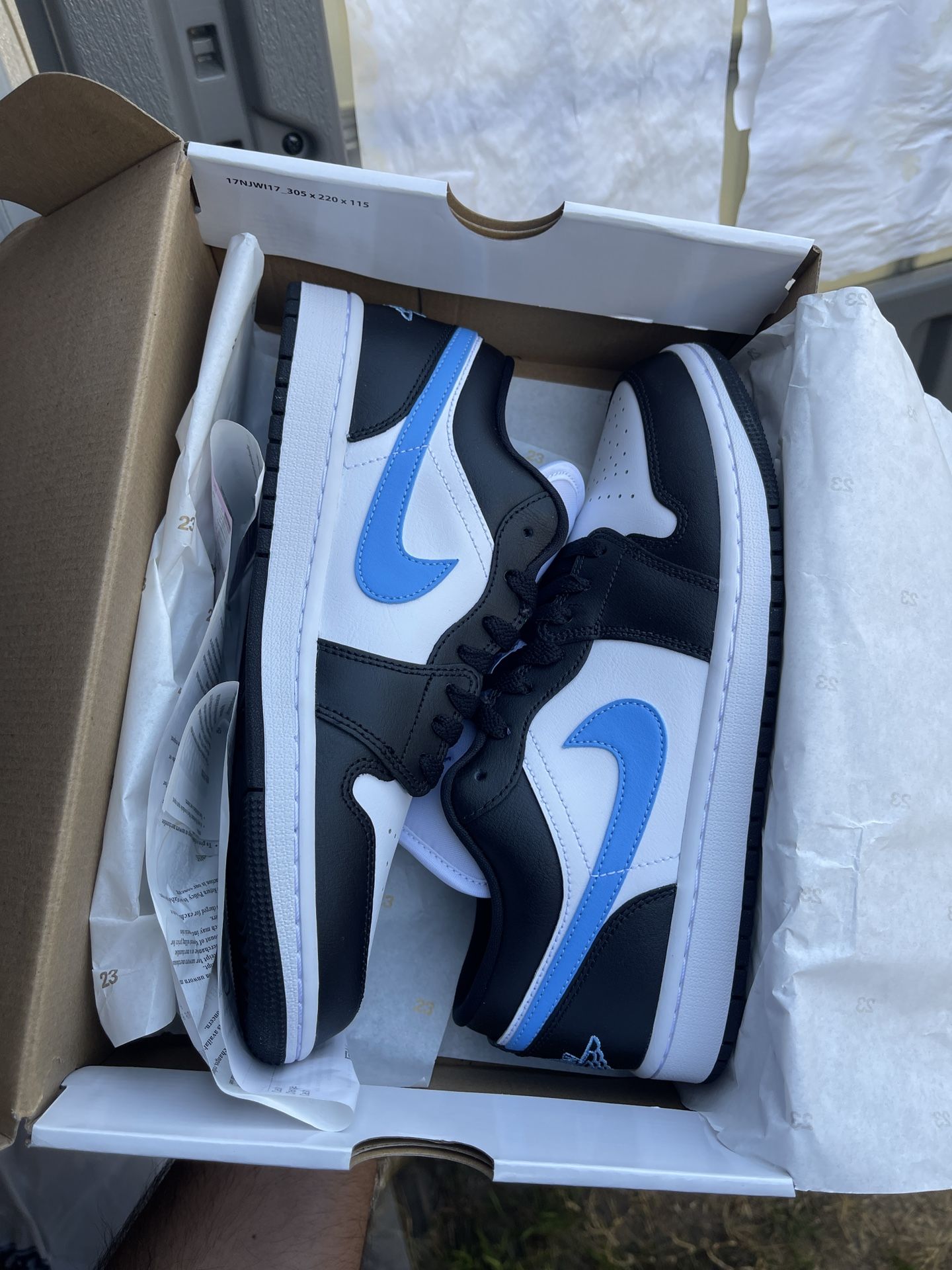AIR JORDAN 1 LOW UNIVERSITY BLUE 10W for Sale in Los Angeles, CA - OfferUp