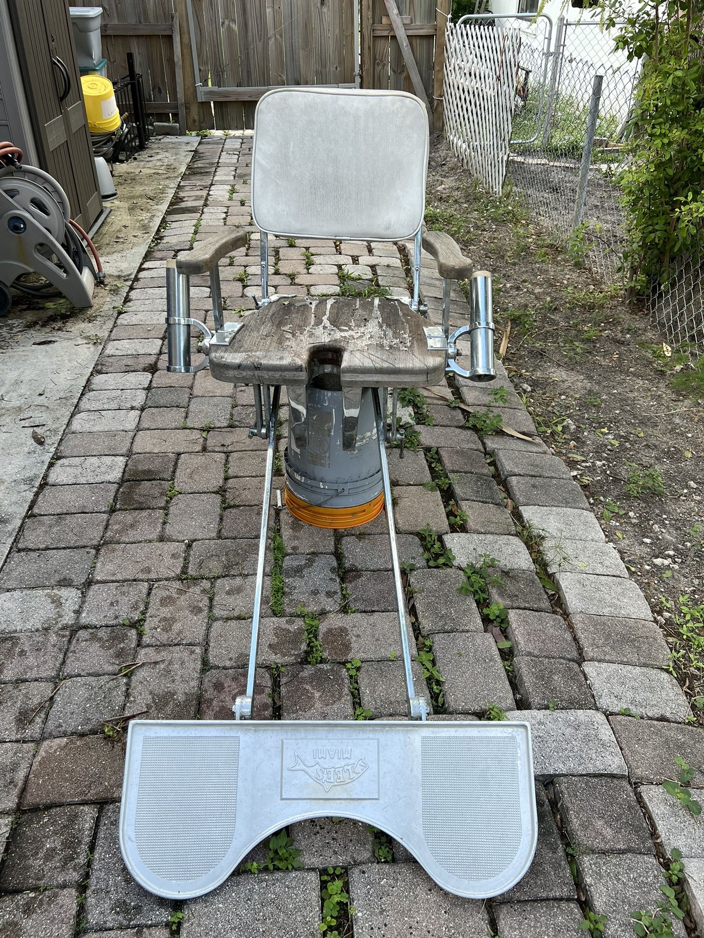 Fighting Chair for Sale in Pompano Beach, FL - OfferUp