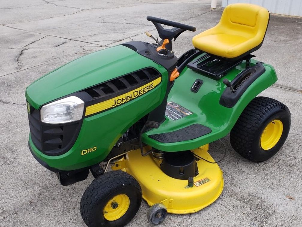 JOHN DEERE D110 TRACTOR 42 INCH RIDING LAWN MOWER - ONLY 76 HOURS for ...