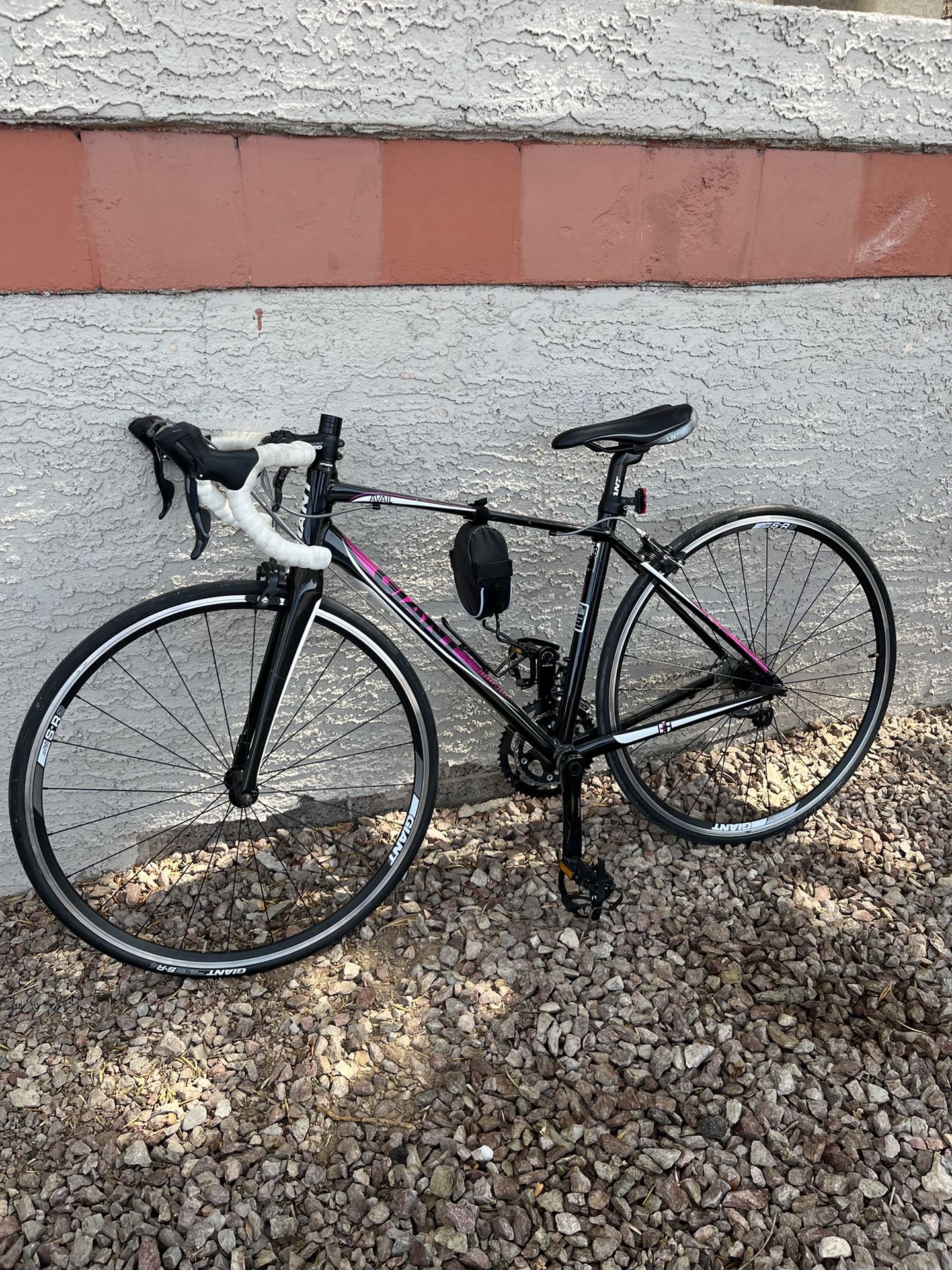 Giant 700c Bike ($10 Delivery ) for Sale in Las Vegas, NV - OfferUp