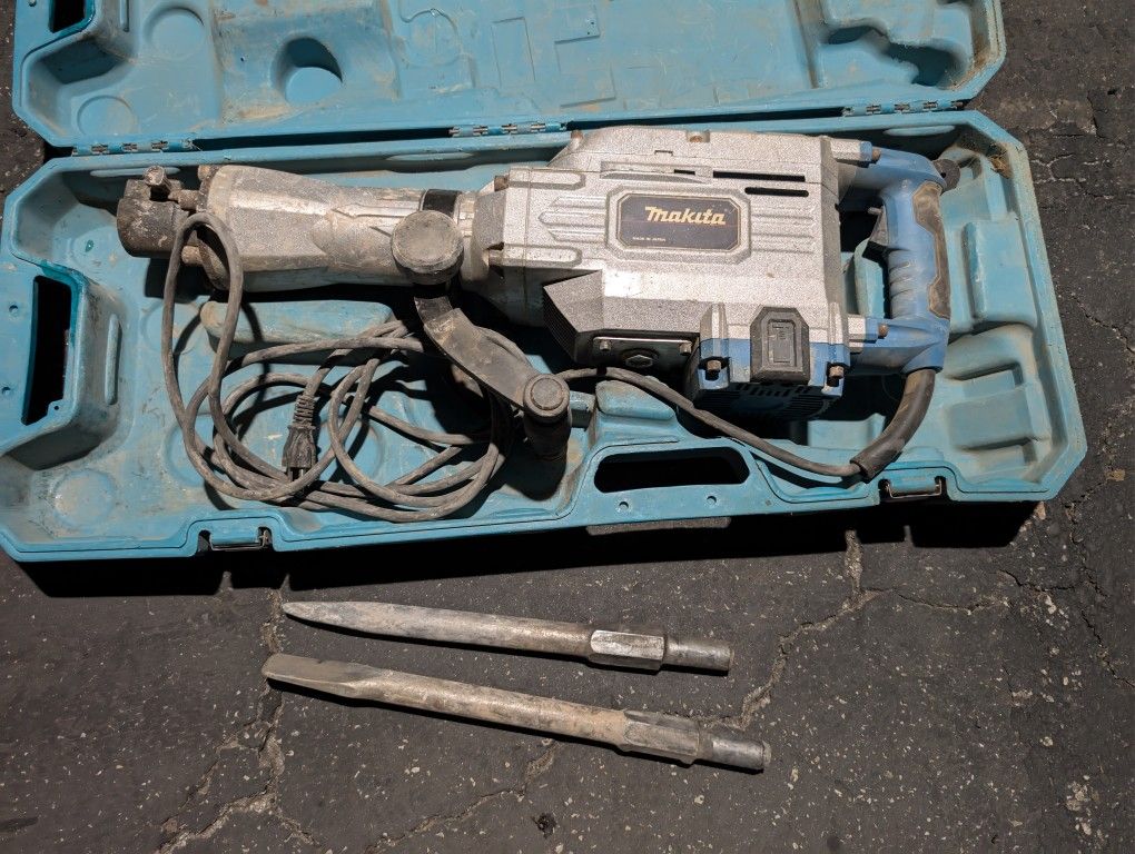 Makita HM1304B 35 Pound Demolition Hammer With Case for Sale in Pomona ...