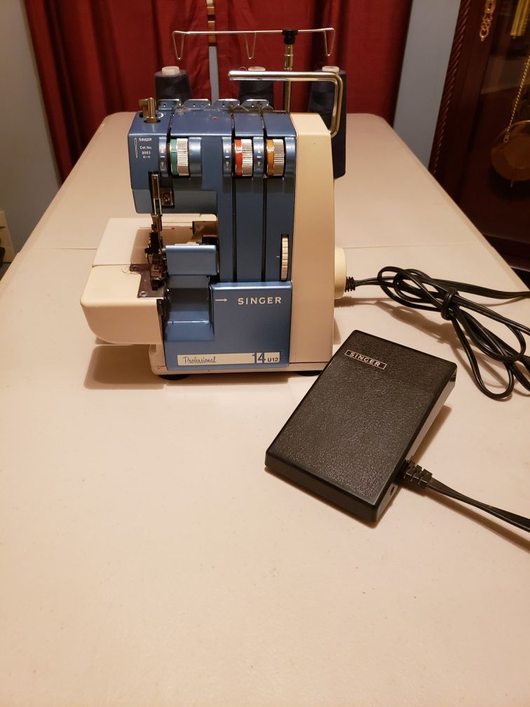 LIKE NEW SINGER 14U12 Professional Serger 4 u12 2-3-Thread Sewing ...