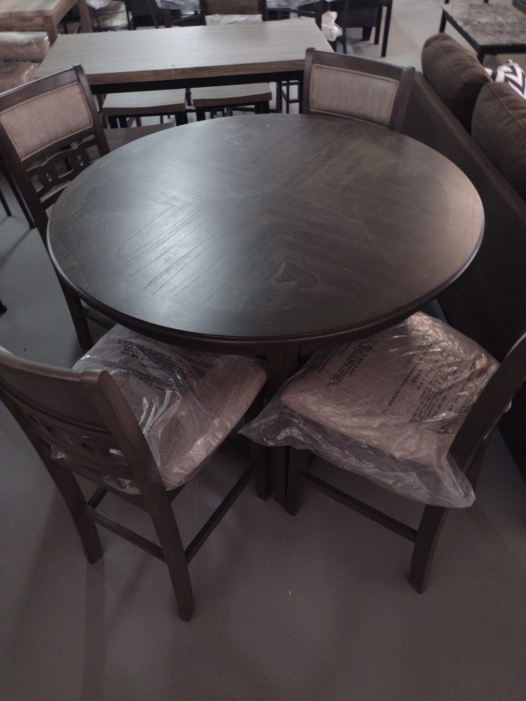 Grey Counter Height Table W/ 4 Chairs for Sale in Fresno, CA - OfferUp