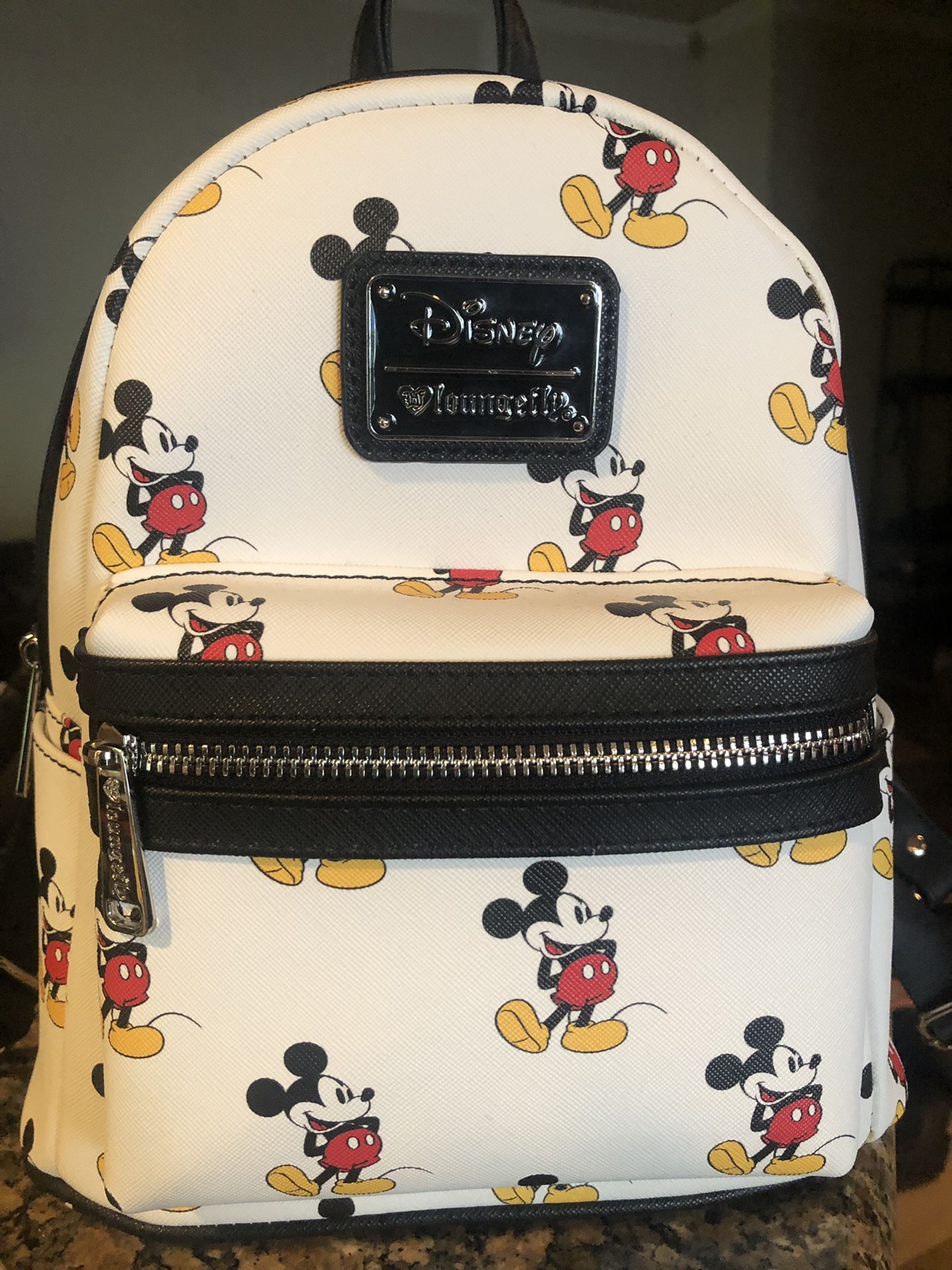 Mickey Mouse backpack / purse for Sale in San Antonio, TX - OfferUp