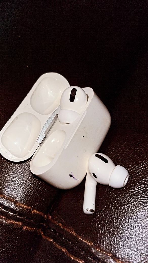 Airpod Pro 3rd Generation for Sale in Los Angeles, CA - OfferUp