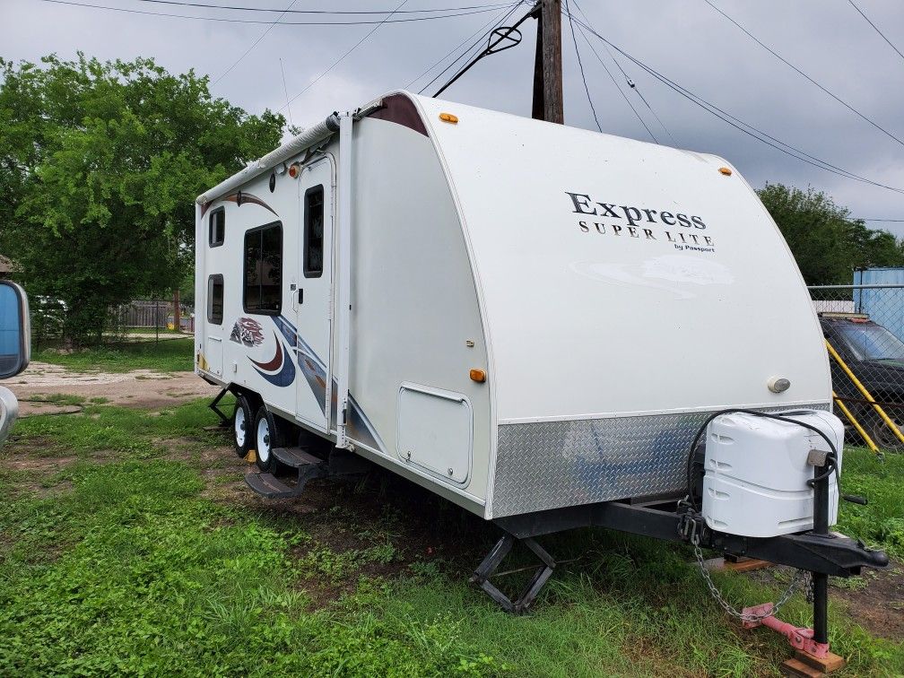 2011 Travel Trailer Express Super Lite By Passport for Sale in San ...