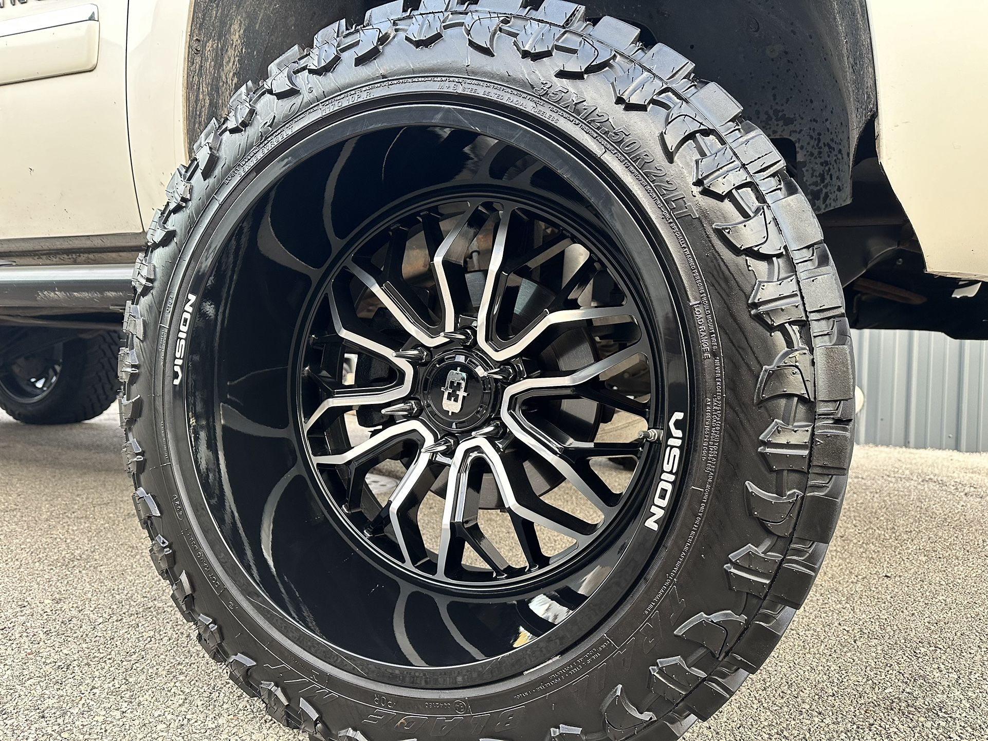 22x12 VISION WHEELS/ 35” ATTURO TIRES for Sale in New Lenox, IL - OfferUp