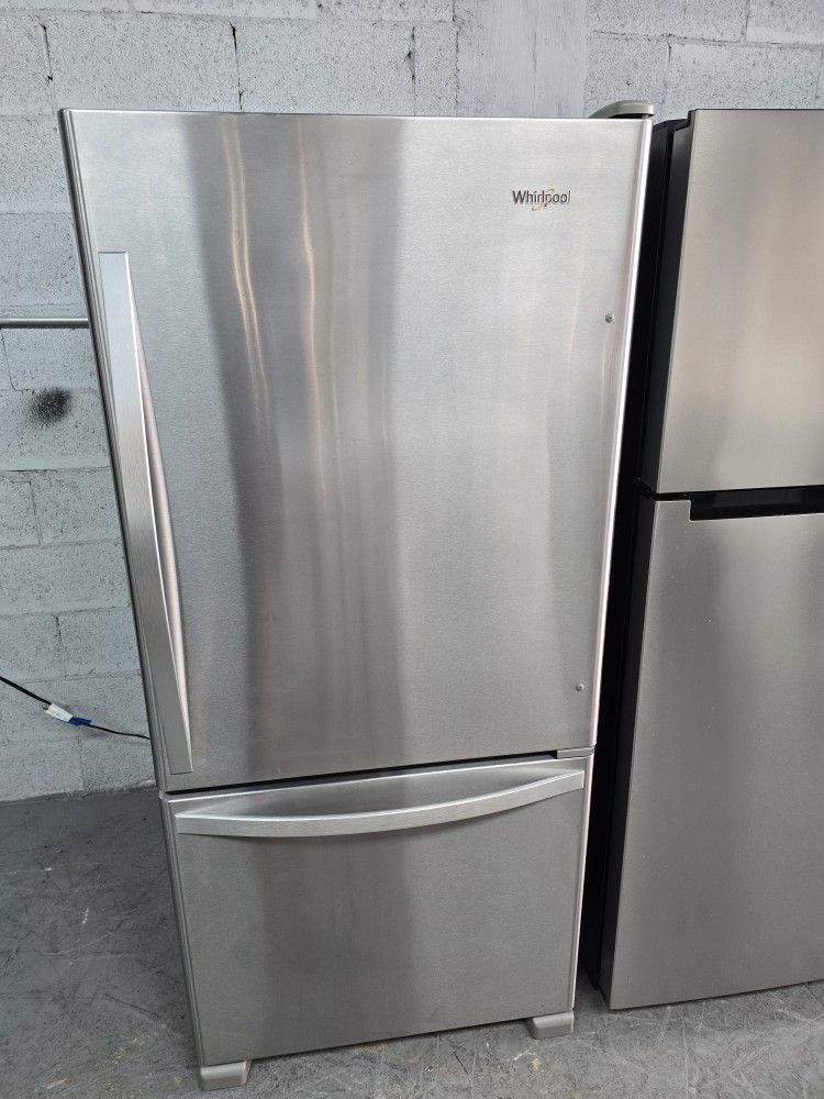 Refrigerator Whirlpool W-30 for Sale in Hialeah, FL - OfferUp