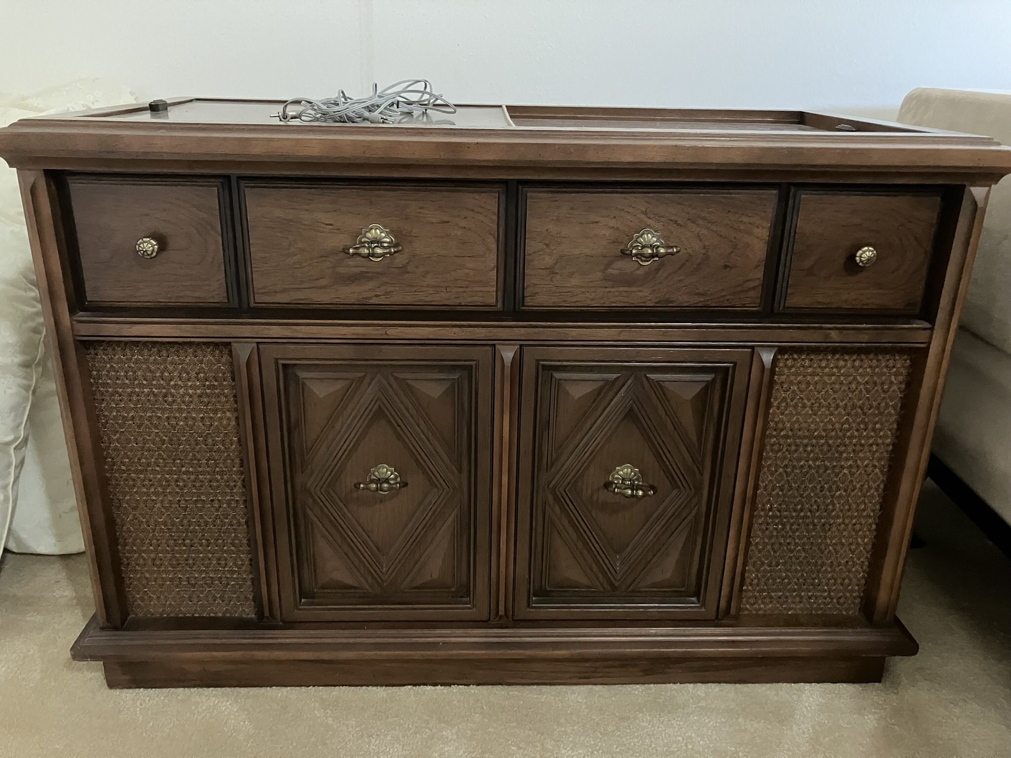 Magnavox Astro Sonic Vintage AM/FM Stereo Radio And Record Player ...