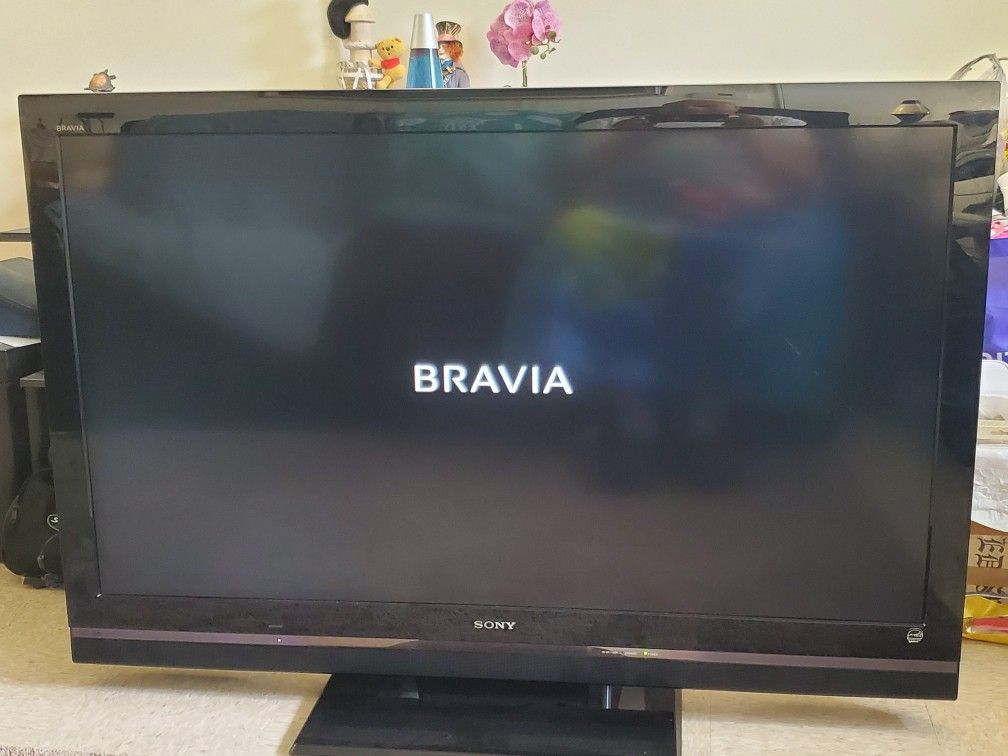 Sony Bravia 52" Lcd/Led. for Sale in Miramar, FL - OfferUp
