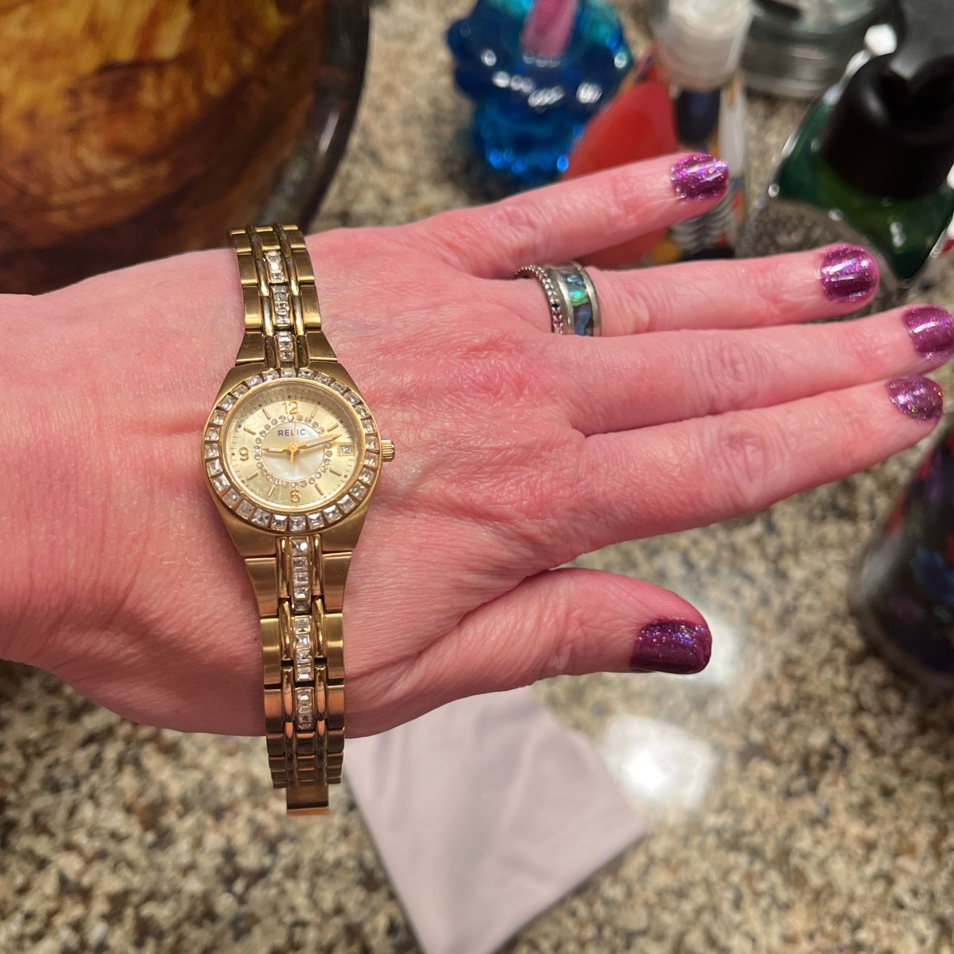 Beautiful, like new Gold, Relic Fossil watch. for Sale in Sienna Plant ...