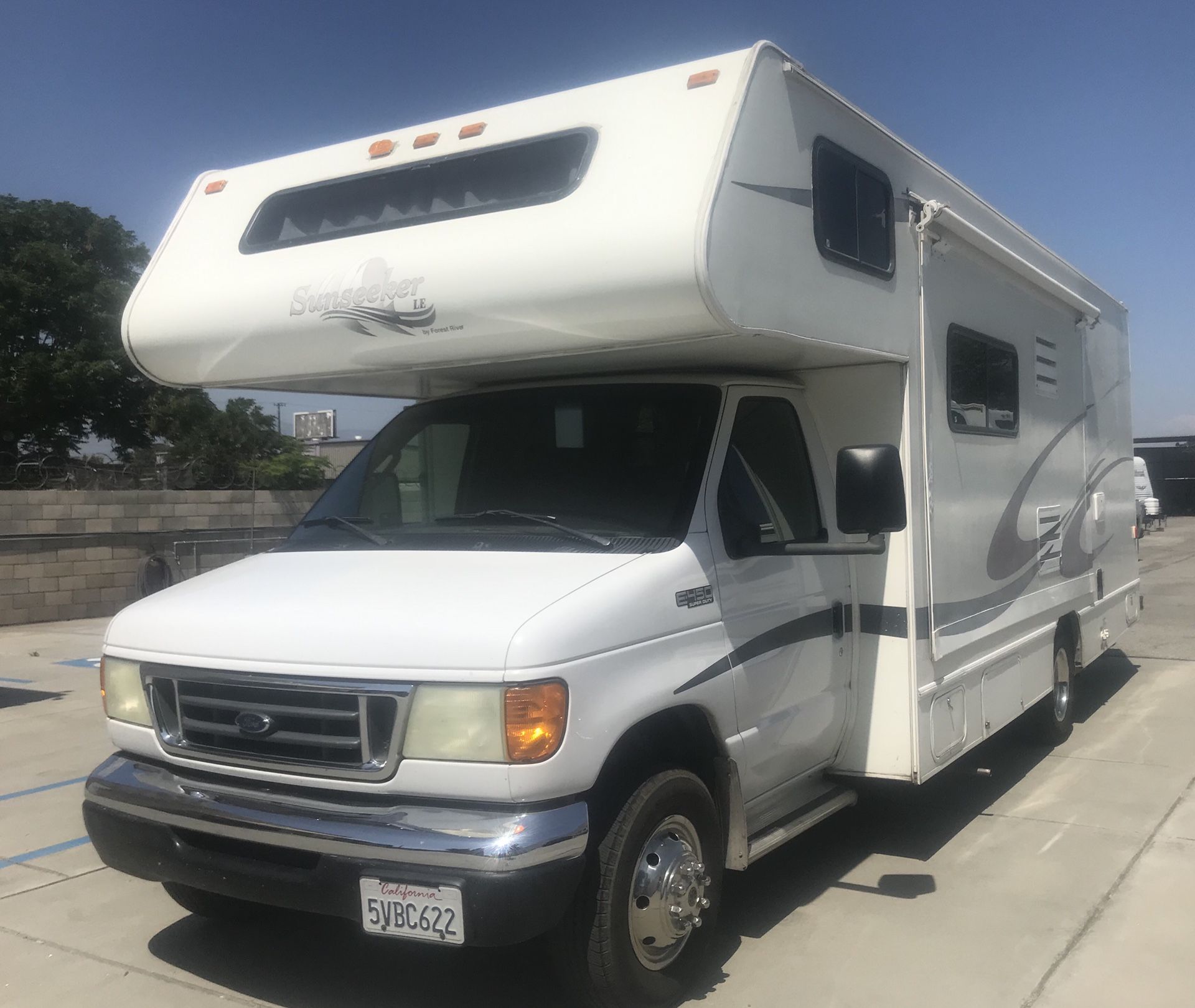 2004 25’ Sunseeker Motorhome RV w/slideout for Sale in Phillips Ranch ...